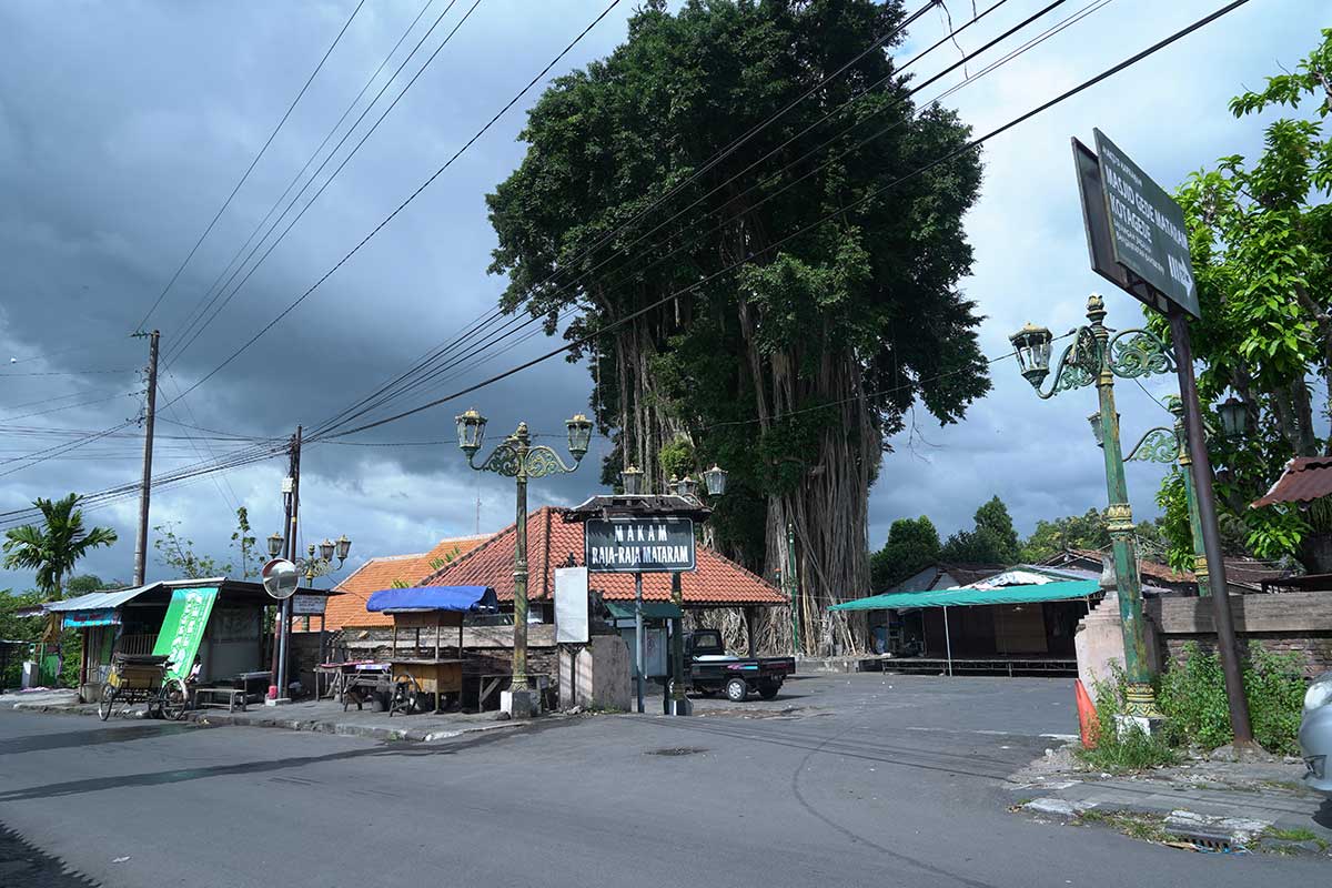 Watu Gilang | Makam Raja Mataram Kotagede